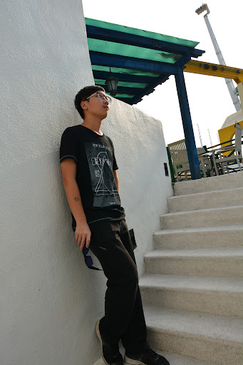 PEGASUS: Pre-training with Extracted Gap-sentences for Abstractive ...