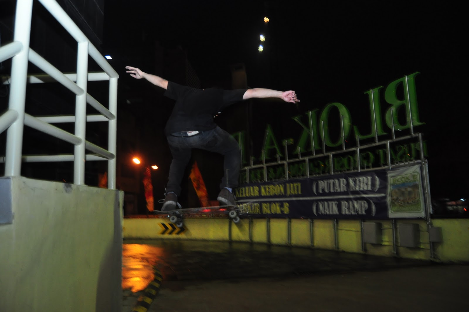 INVERT SKATEBOARD: Invert Team Cekspot @ Tanah-Abang Blok-B
