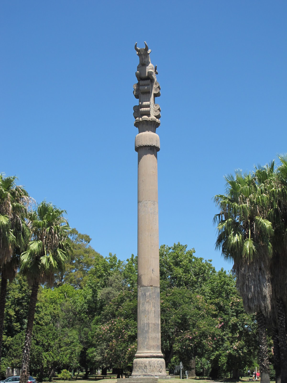 Edificios y Monumentos de Buenos Aires: Columna Persa del Templo de ...