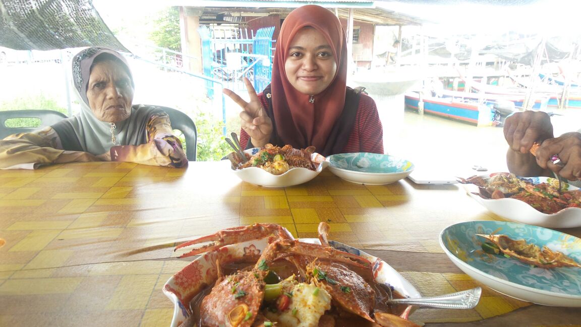 Zainal Abidin Bin Sudin Makan Mee Ketam 2 Ekor Ban Pecah Perak Bersama Keluarga 2016