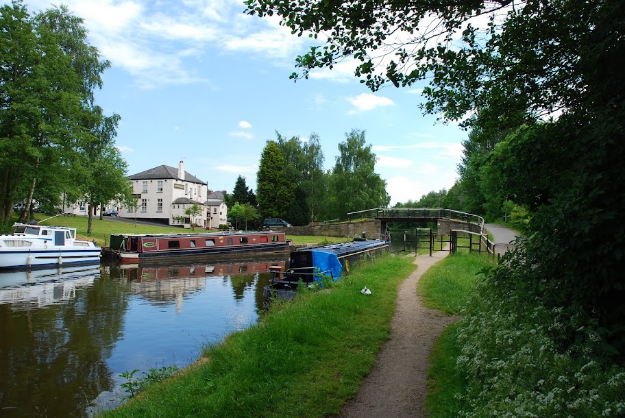 Walking the canal: Parbold to Wigan – That's How The Light Gets In