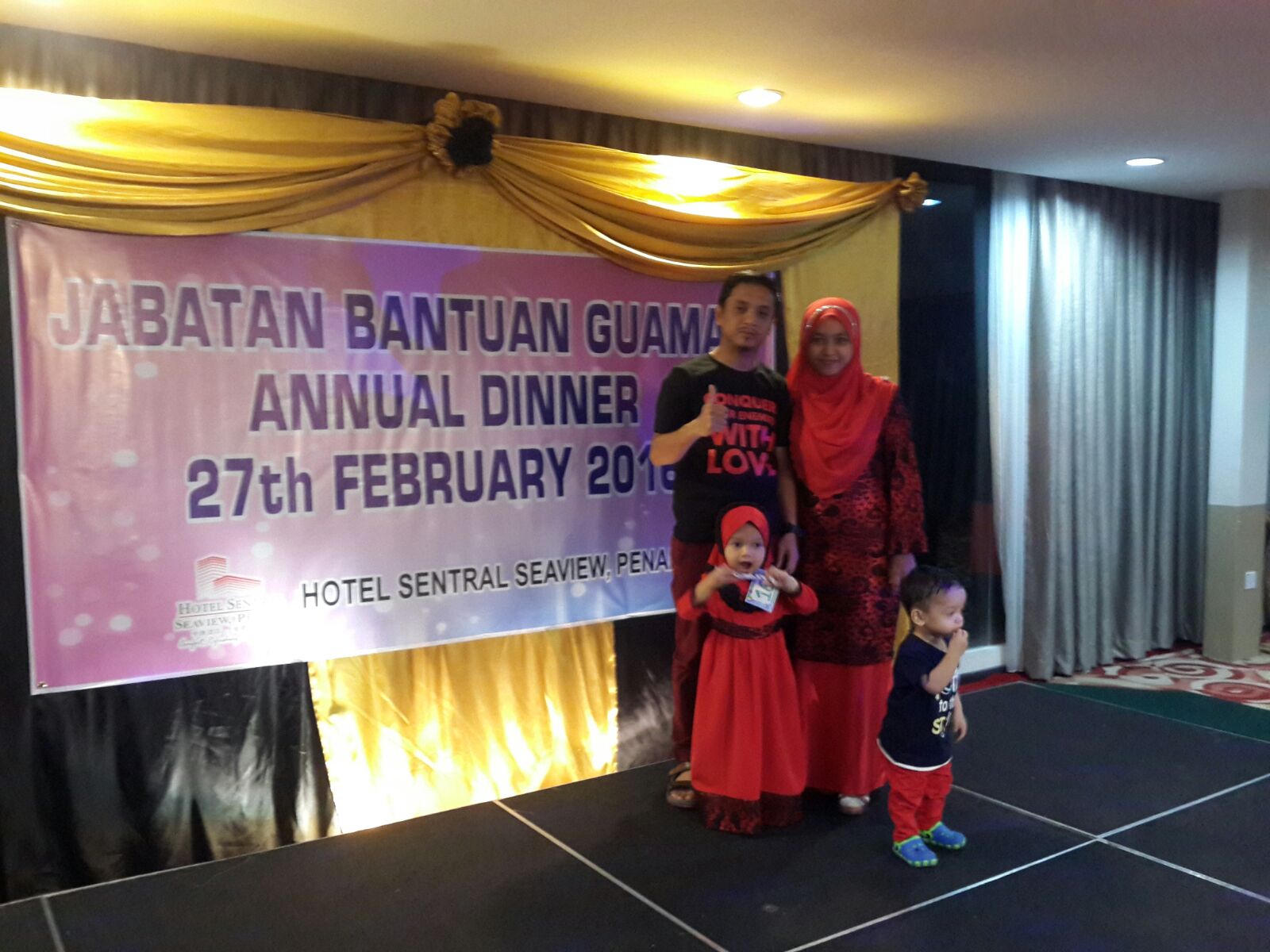 It's My Life: Annual dinner opis suami tema merah hitam