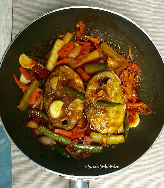 aniza little kitchen: ACAR IKAN