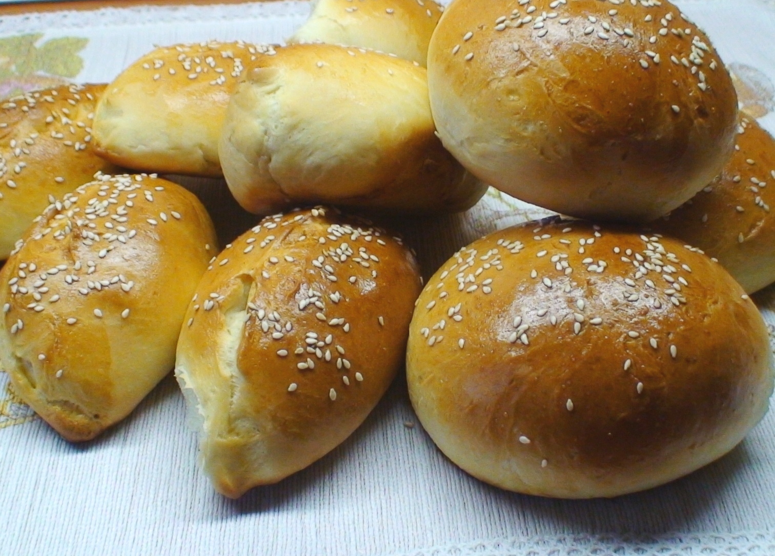 Laikas į virtuvę: Mielinės bandelės, pyragėliai