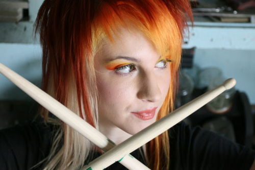 LogRock ♪: Vocalista do Paramore grava música para seu primeiro ...