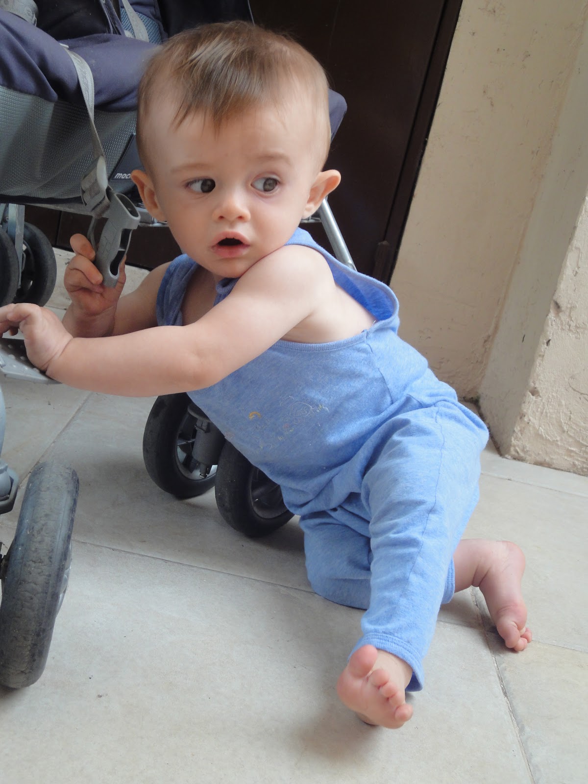 Experiencias de una madre Pikler: Juan lograste sentarte y pararte solito!