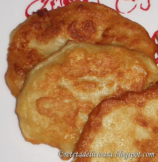 Reteta Delicioasa: Turte prajite cu mere rase