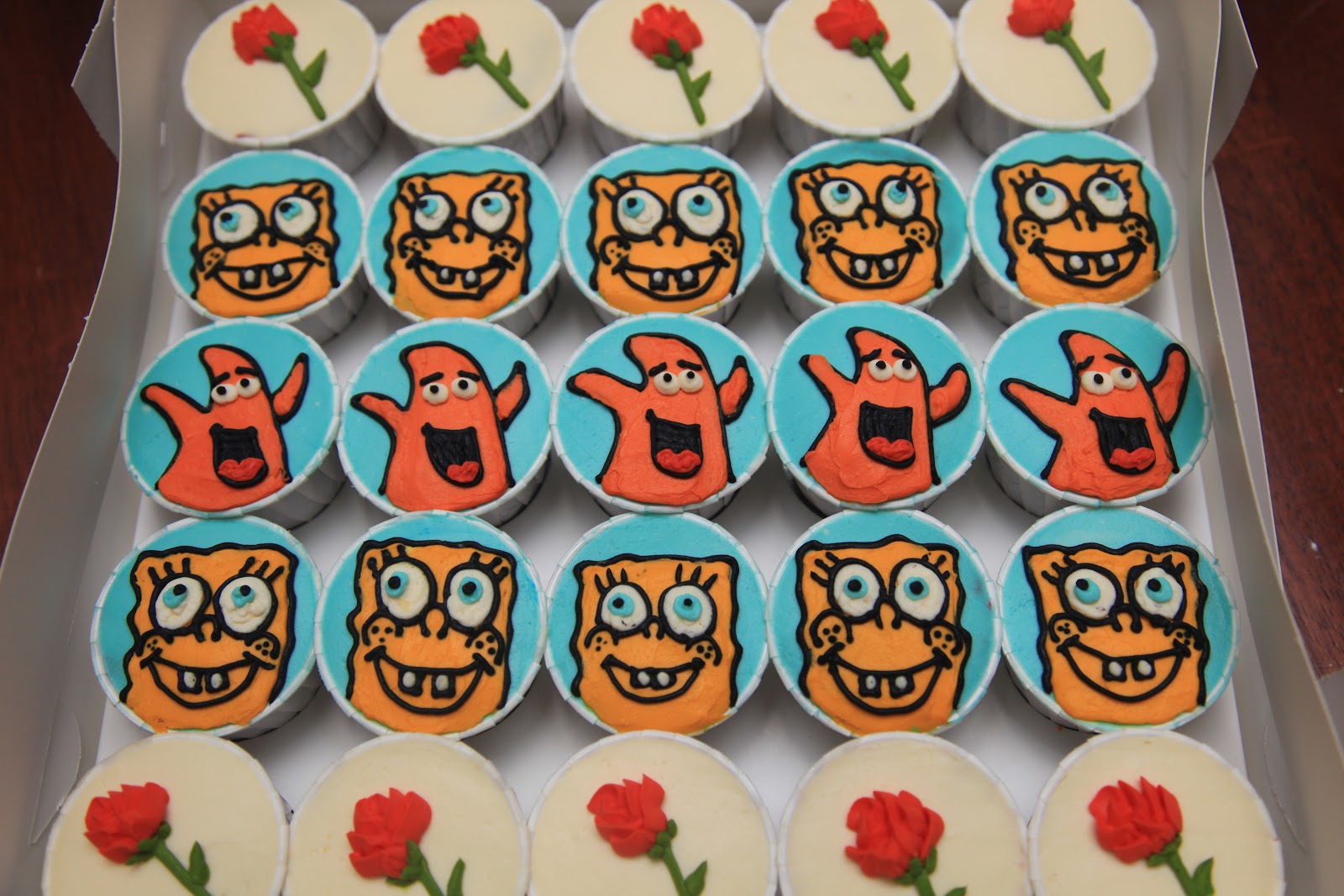 Delicious Touch...cakes and such: spongebob n minnie mouse cupcakes