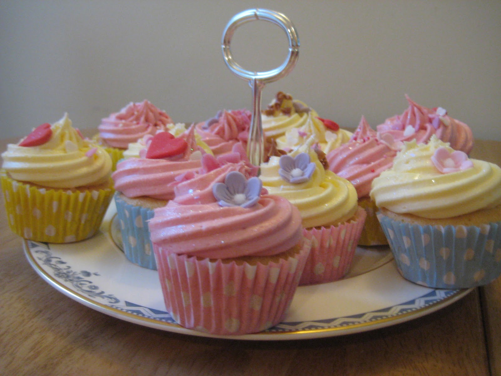 Crumbs and Confetti: Cupcakes for spa party