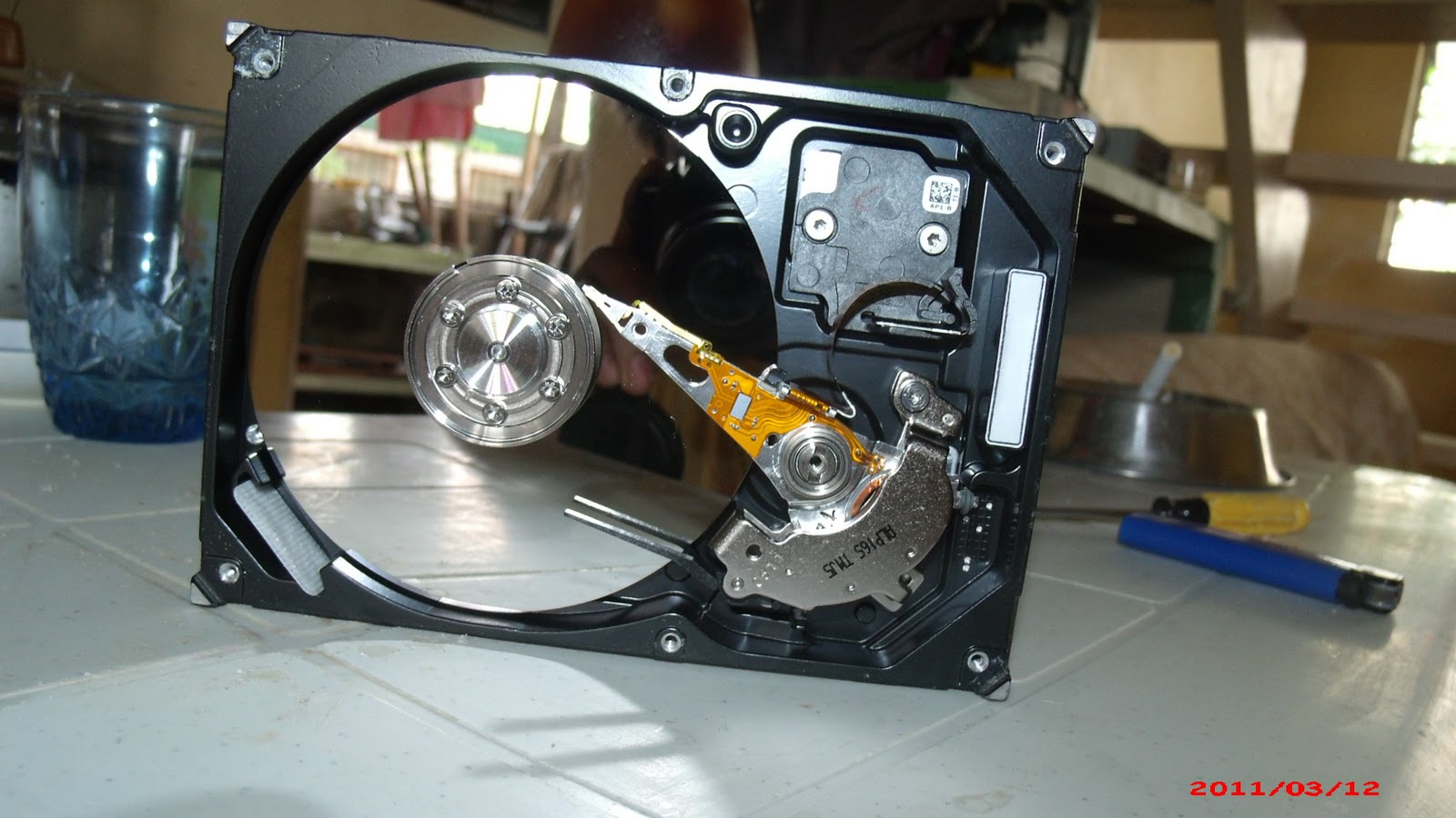 Imaje2012: Inside Your Seagate Hard Disk!