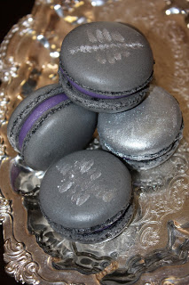 LADYMACARON20TEN: Alexander McQueen's Silver Ribcage Corset inspired ...