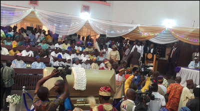 Adult-U Blog: The Burial Ceremony Of The Late Olubadan In Oyo State.