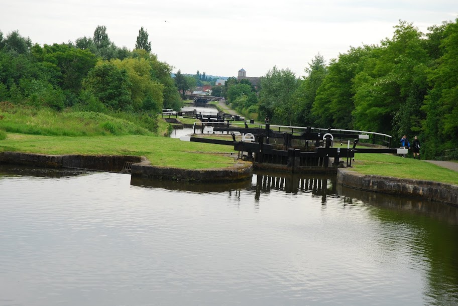 Walking the canal: Parbold to Wigan – That's How The Light Gets In