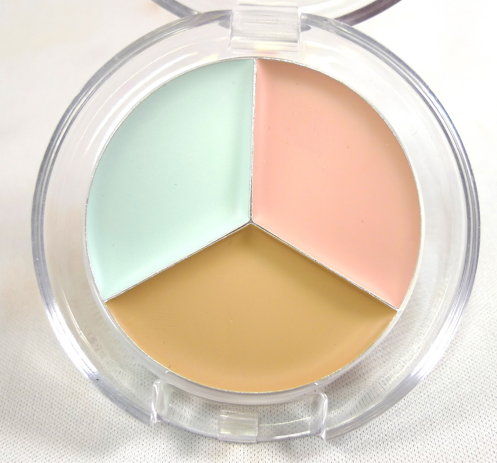 Review Essence Forget It 3 In 1 Concealer