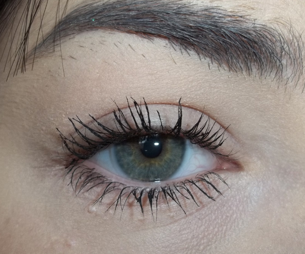 CHROMATICMAKEUP: L'Oreal Telescopic Explosion Mascara Review, Pictures