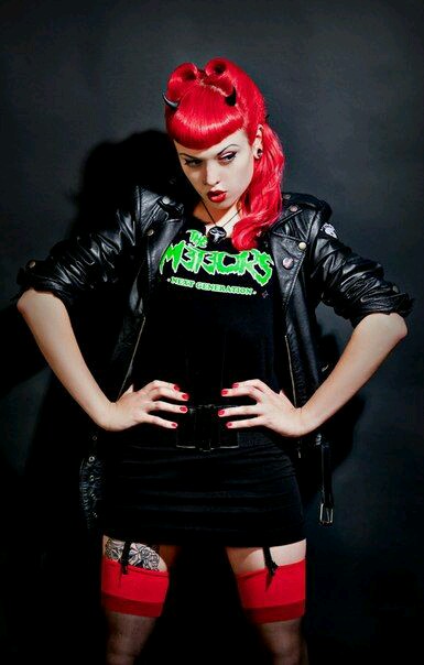 Miss Tina Retrô: Pin-ups estilo Psychobilly