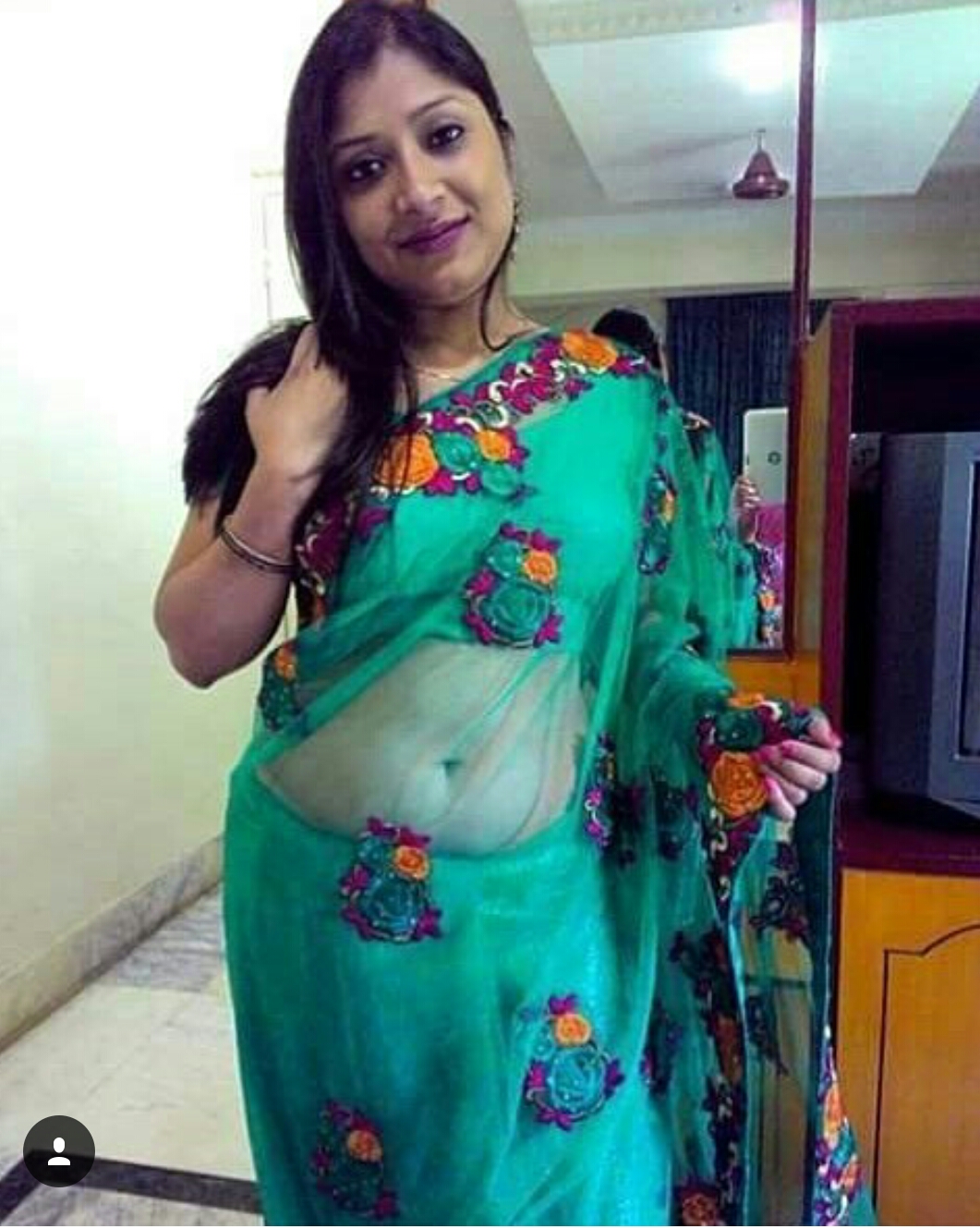 Indian Desi Bhabhi Showing Sexy Boobs In Blouse Hot Photos Sexy