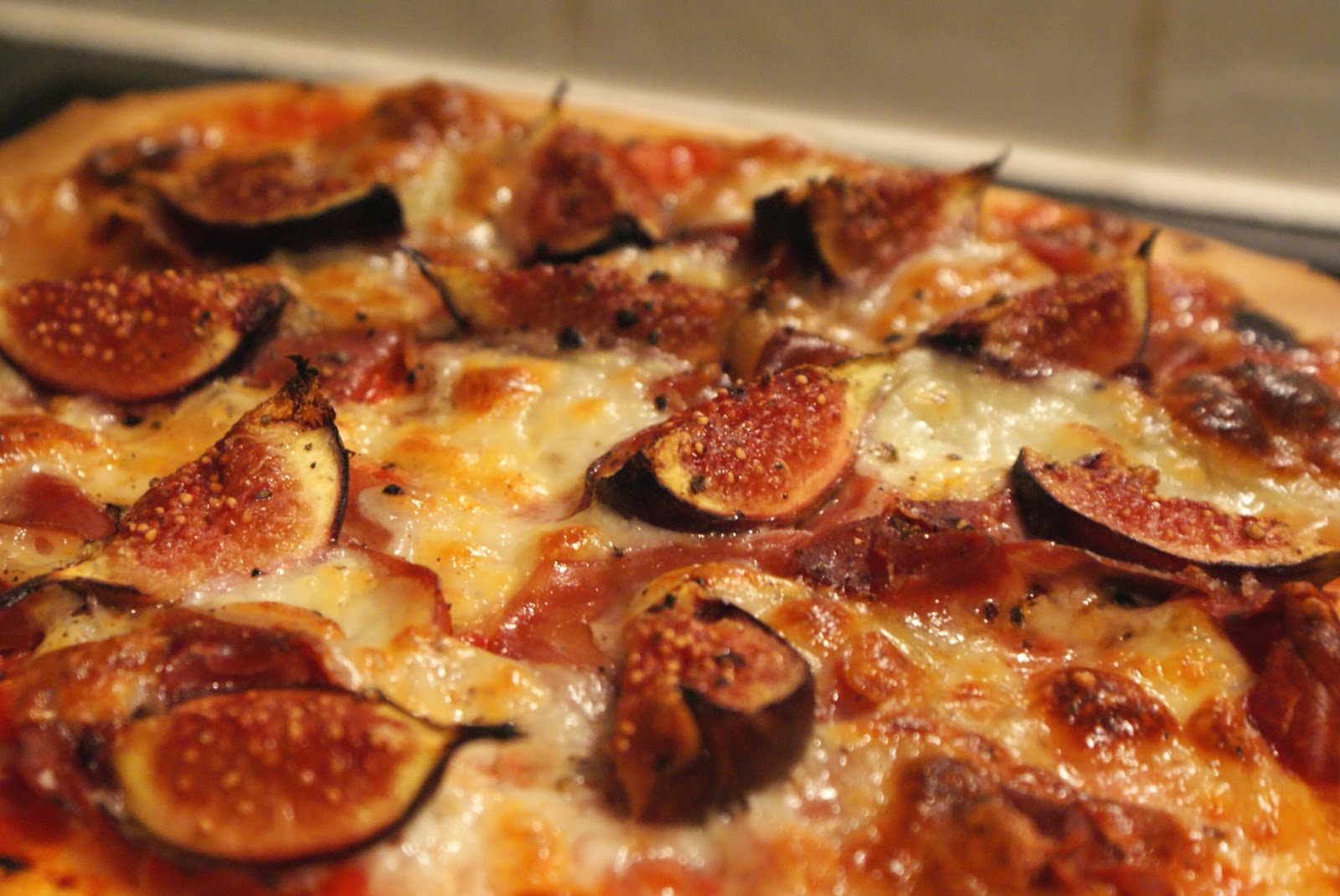Hungry Female: Fig, Prosciutto & Mozzarella Pizza a la Lorraine Pascale