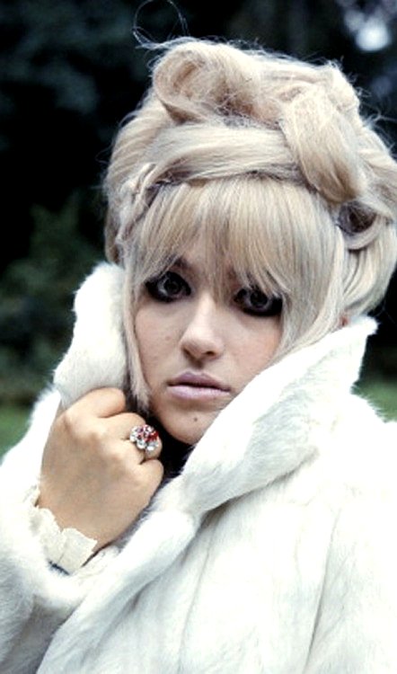 Give 'em the old Razzle Dazzle: May 2015