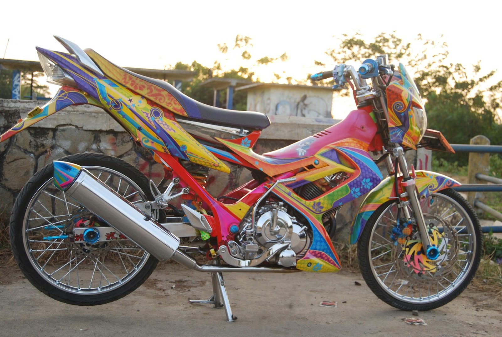 modifikasi airbrush satria fu full chrome racing look