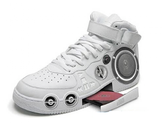 CULTY EMPORIUM: 7 GEEK HITECH SHOES!