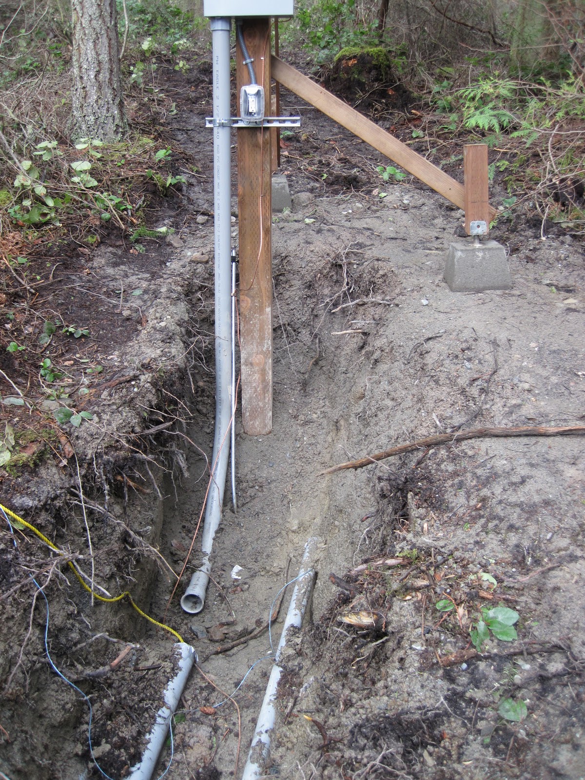 Jay builds a house: Electrical service - part 2