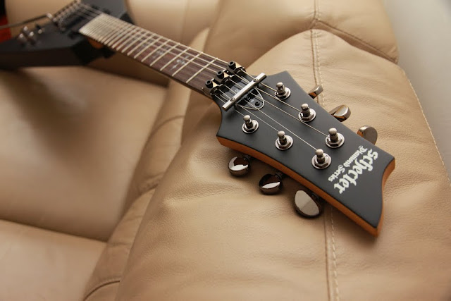 Schecter Demon V-1 FR