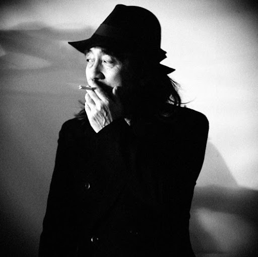 Golden G at emaze Presentation