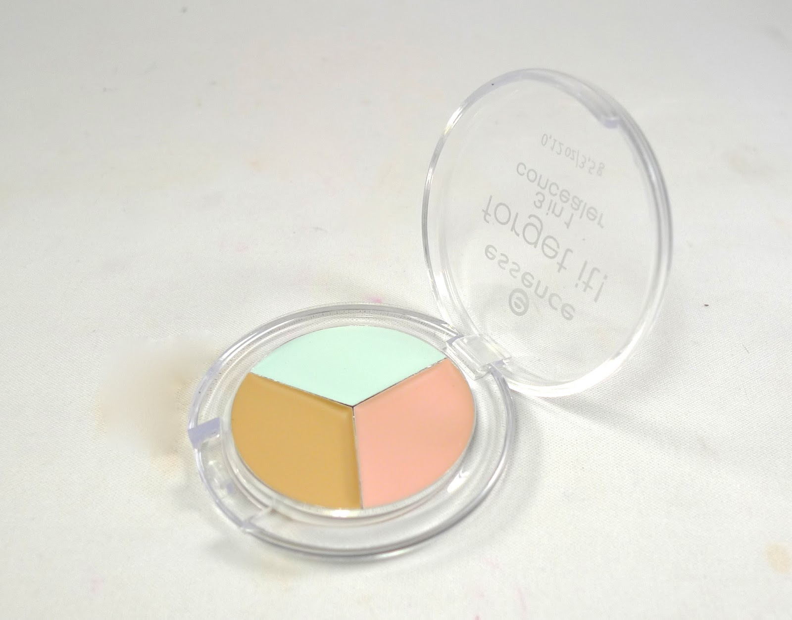 Review Essence Forget It 3 In 1 Concealer