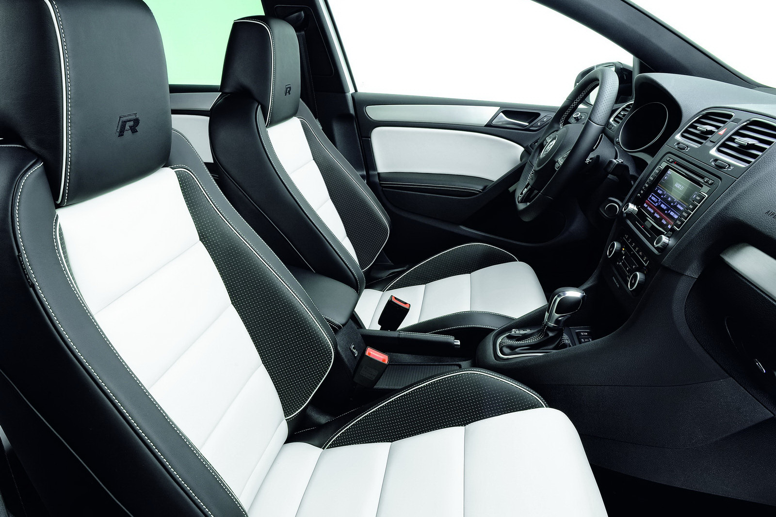 VW Golf R ~ Autooonline Magazine