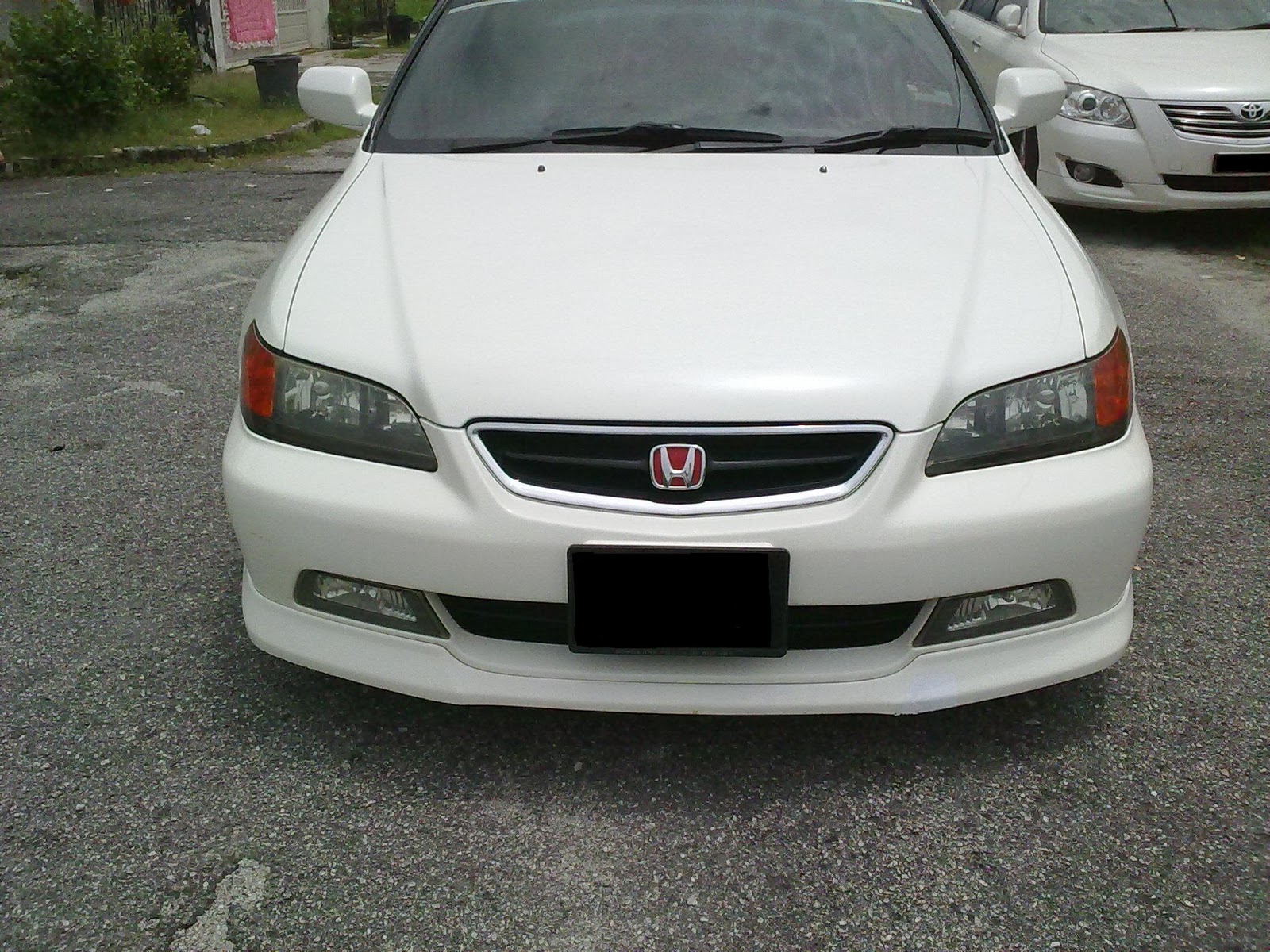 Pictures and Hot Stuff: Honda accord s84 with cf4 front bumper