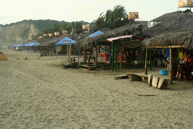 El viaje por Ecuador: Canoa, llegamos a la playa - YoMeAnimo!
