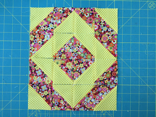 Block 16: 16 HST quilt sampler tutorial – teresadownunder.com
