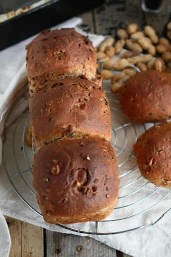 Black Rice Bread with Peanuts