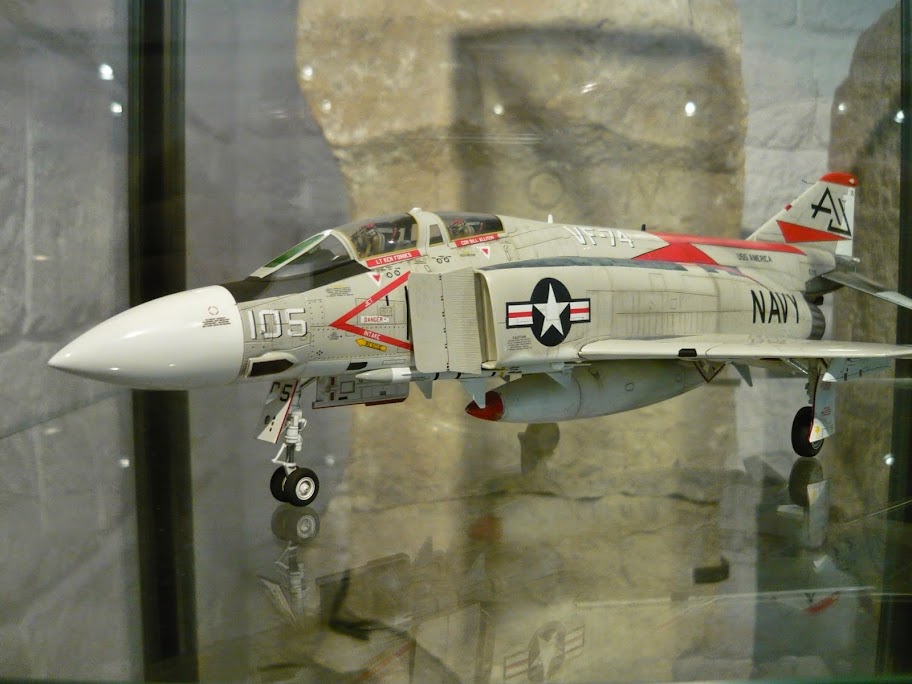 F-4 J PHANTOM (VF-74) Monogram - International Scale Modeller
