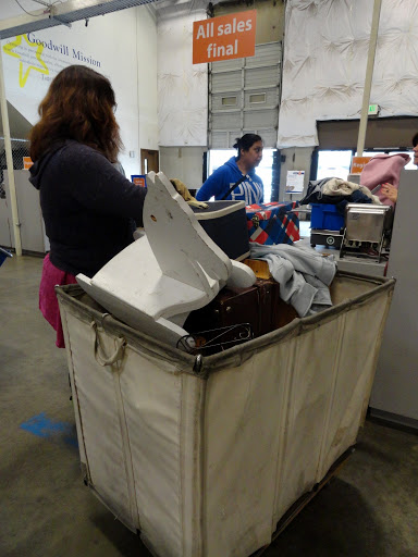 Lessons Learned From My Time Working as a Goodwill Employee