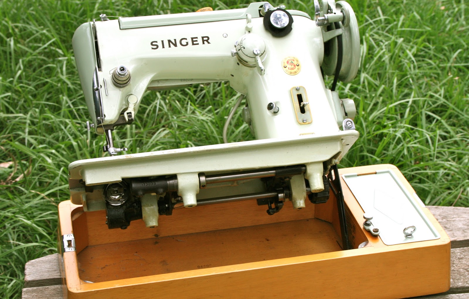 Lempo Bee: Singer 319k, the Green Machine