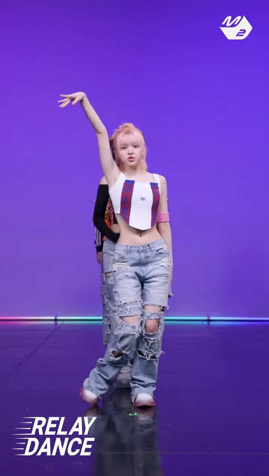 Nmixxs Lily Stuns With Her Snatched Waist To Hip Ratio Koreaboo
