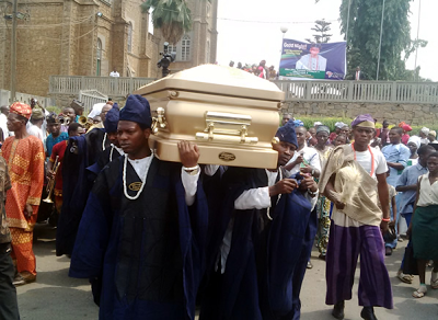 Adult-U Blog: The Burial Ceremony Of The Late Olubadan In Oyo State.