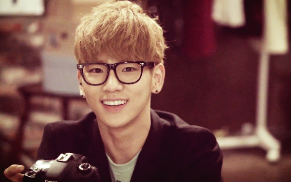 10+ Male Idols Who Totally Look Like Hot Nerds In Glasses - Koreaboo