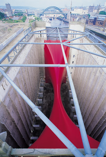 Anish Kapoor: TARATANTARA 1999 — Google Arts & Culture
