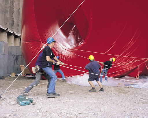 Anish Kapoor: TARATANTARA 1999 — Google Arts & Culture