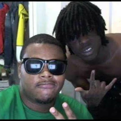 put em on a tee (feat. che archive) - YouTube Music