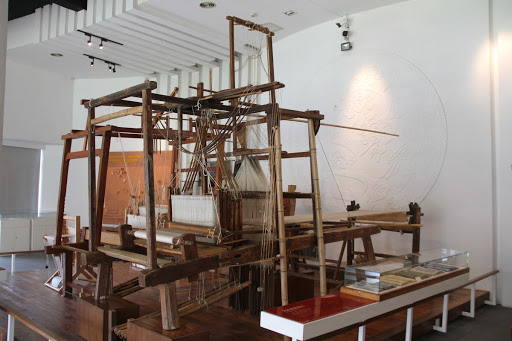 Weaving Techniques: Silk Manufacturing Machines - China National Silk ...