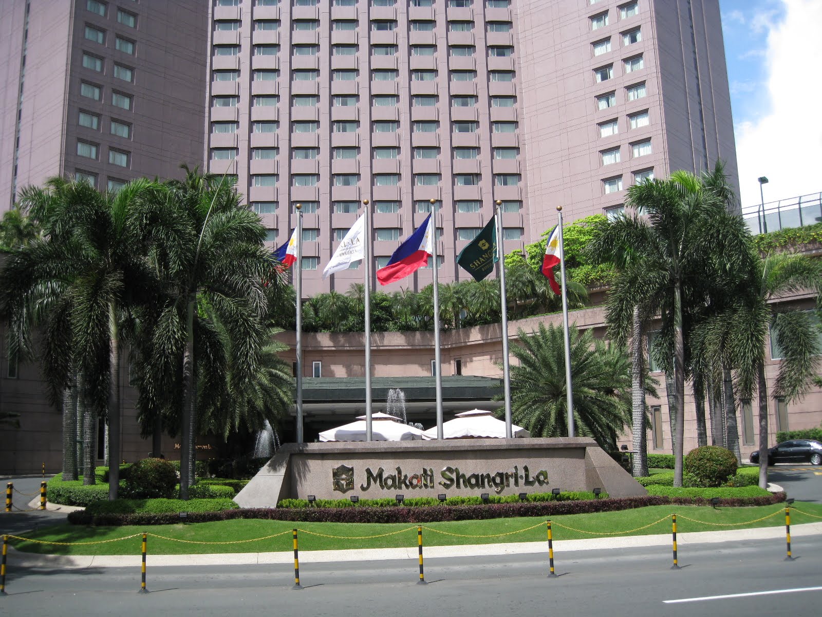 Makati Shangri La Manila Henriktravel