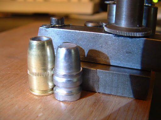 cannelure - groove or suggestion?