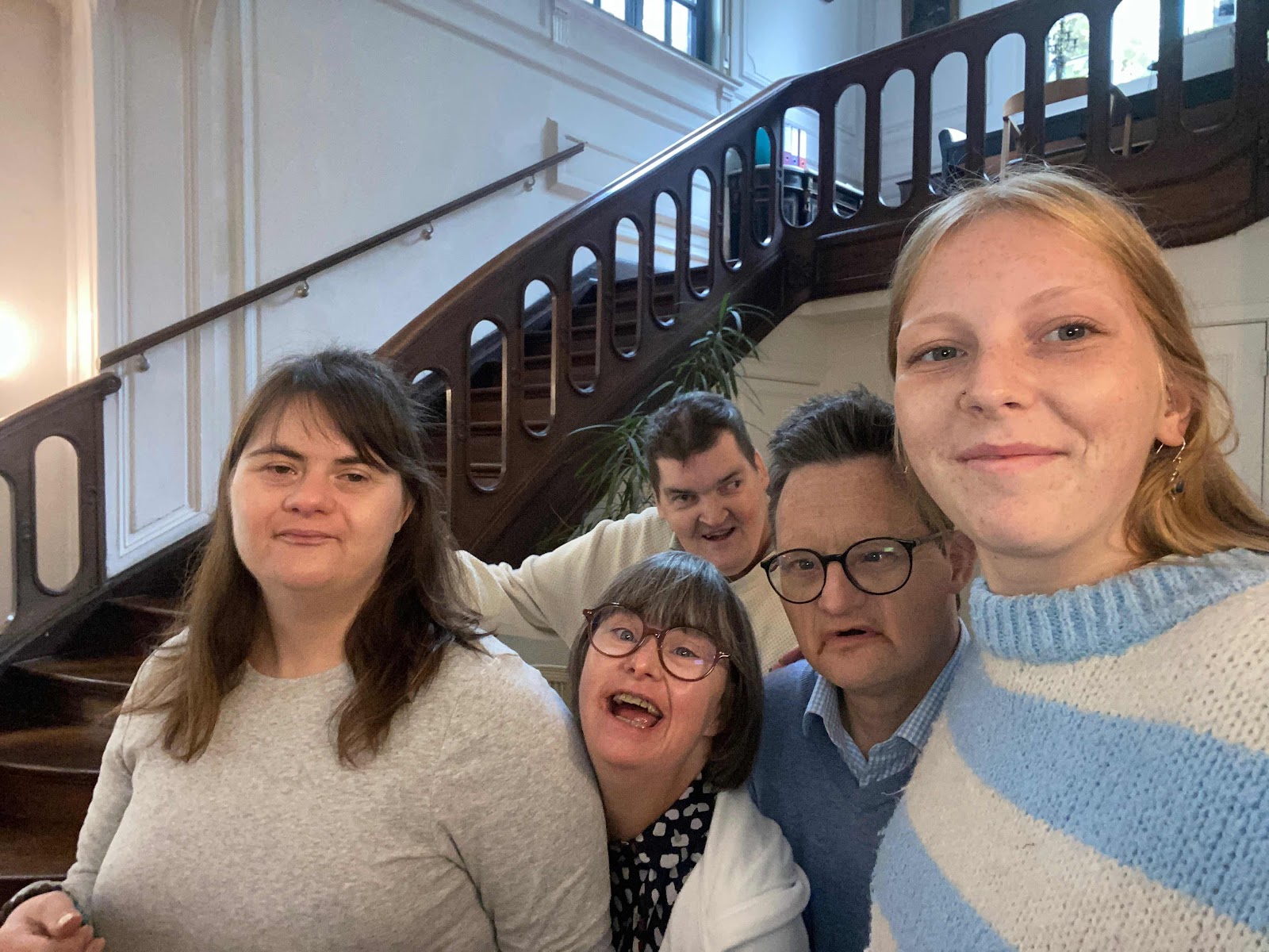 Het Nieuwsklokje van Hoveberg: Lieve fotootjes van Kato, Nancy en Fred