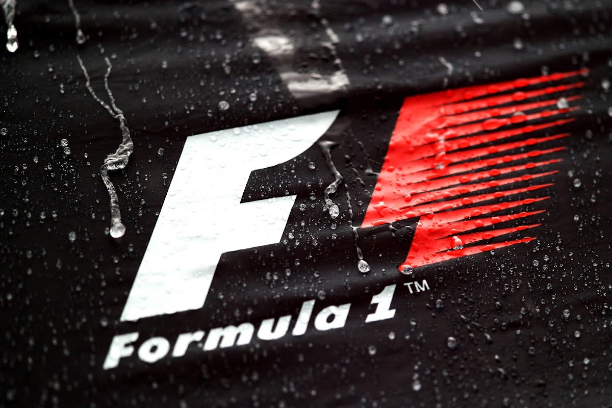 Formula 1, Logo, Sport, Water Drops, Motorsport 5K Wallpaper