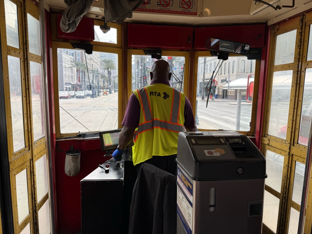 Pippy Abroad: Trolly