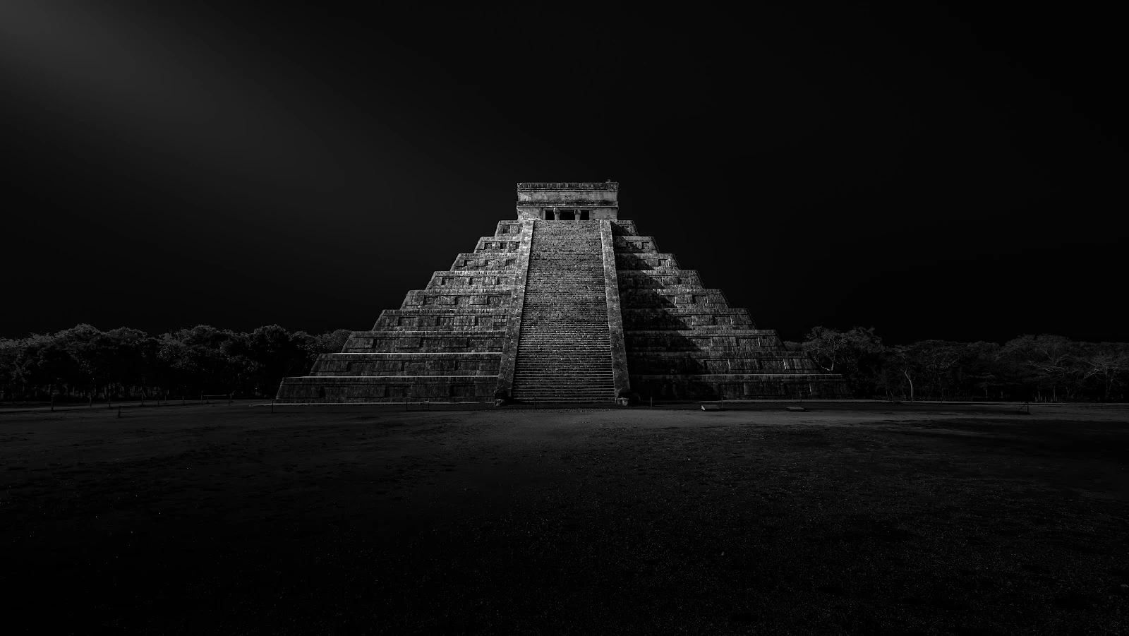 El Castillo Pyramid In Darkness 5K Desktop Wallpaper